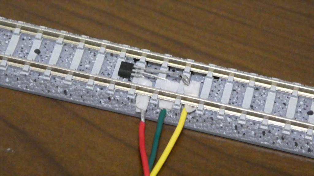 ラズパイ＆ブレッドボードで遊ぶ(3)～鉄道模型の車速計測 | Try Widely